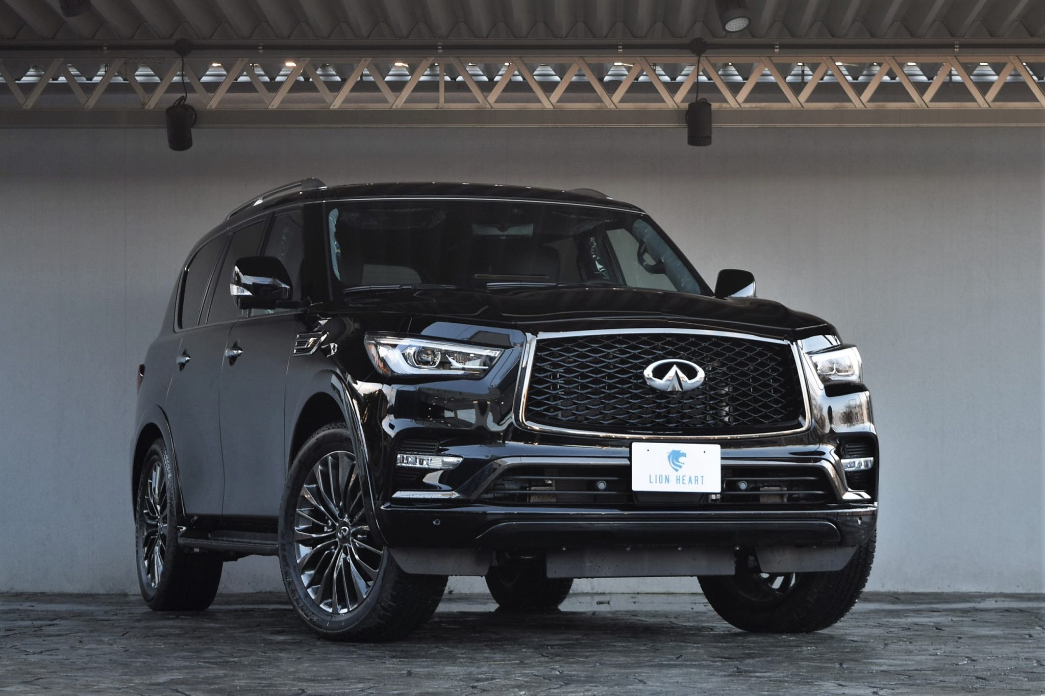 2023年モデル インフィニティ QX80がいよいよ上陸！インフィニティ最上級グレードをご紹介！ | LION HEART