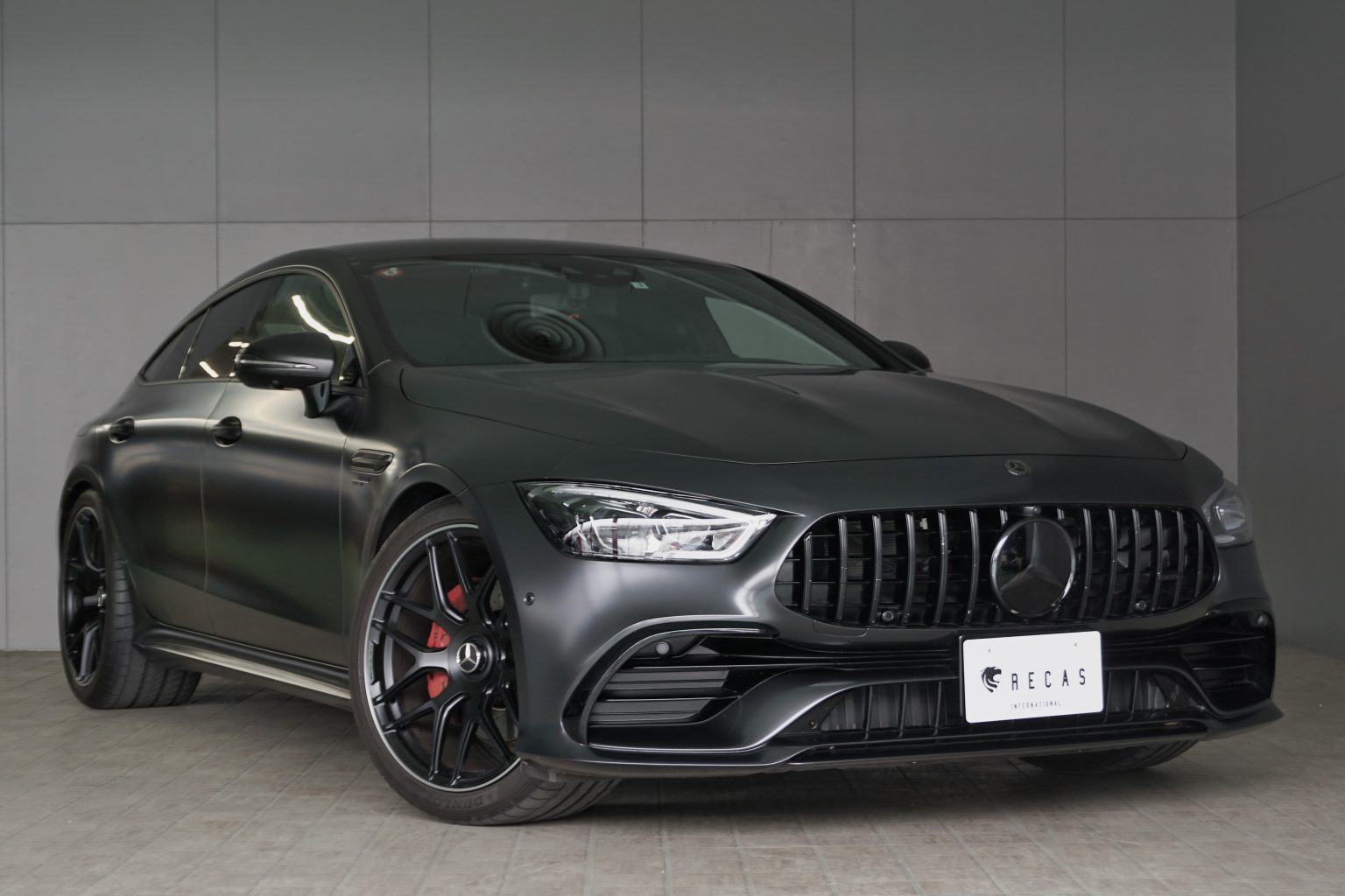 4ドアクーペをセンス良く乗りこなす！メルセデスAMG GT43 4MATIC+ カスタムスタイルをご紹介します！ | LION HEART