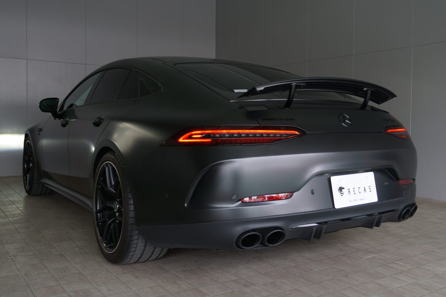 4ドアクーペをセンス良く乗りこなす！メルセデスAMG GT43 4MATIC+ カスタムスタイルをご紹介します！ | LION HEART