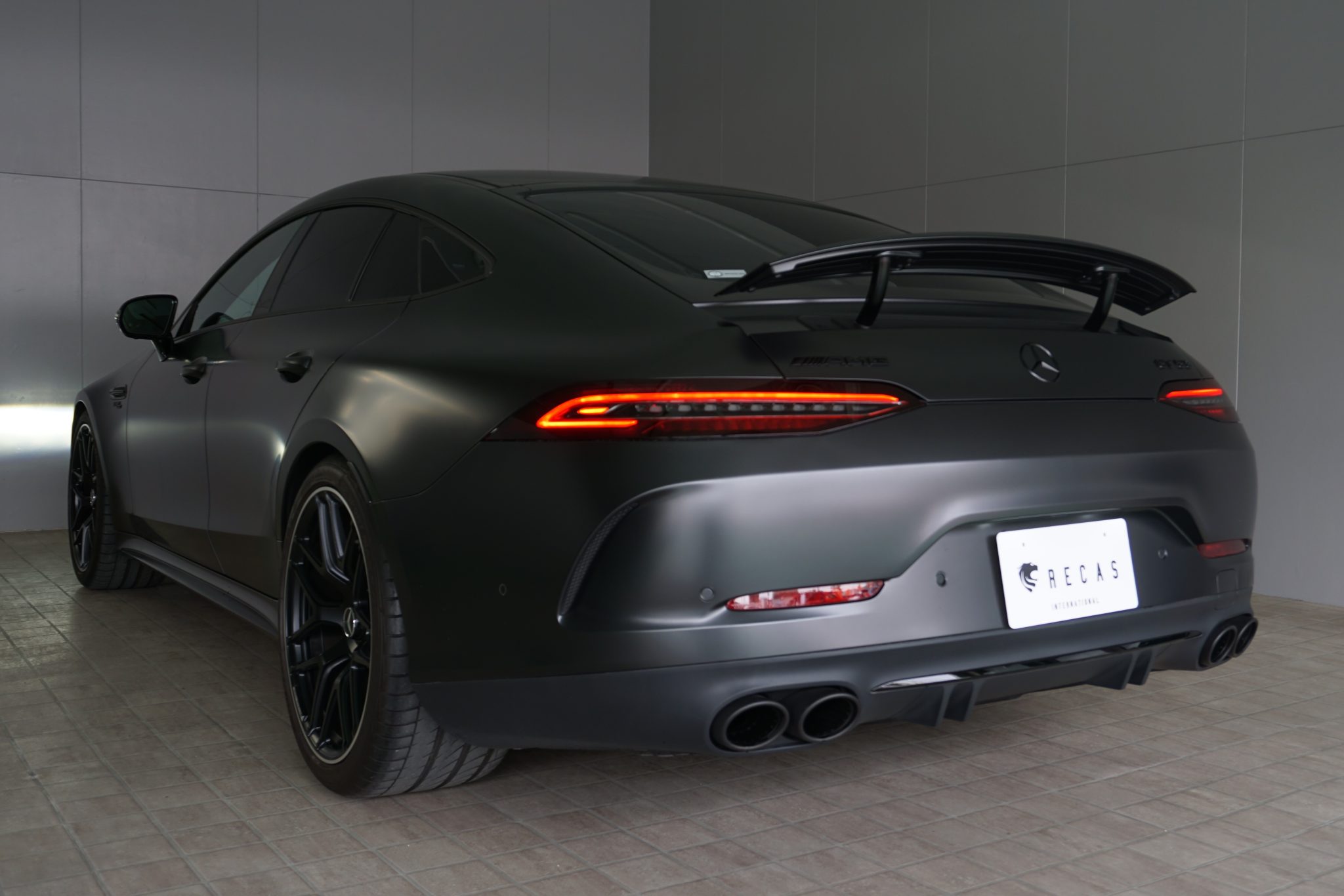 4ドアクーペをセンス良く乗りこなす！メルセデスAMG GT43 4MATIC+ カスタムスタイルをご紹介します！ | LION HEART